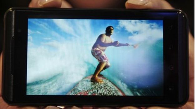 Fire Phone: Can Amazon make us fall in love with 3D? - BBC News