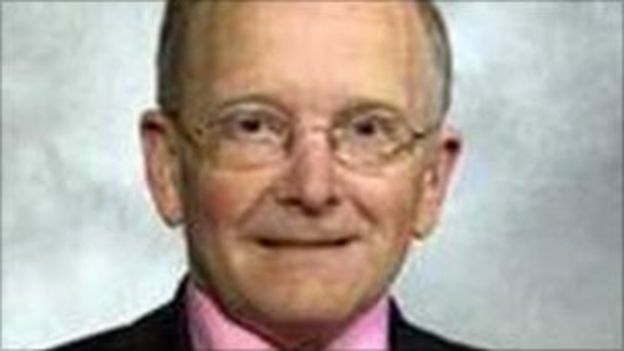 'Red light' councillor Gordon Leslie suspended - BBC News