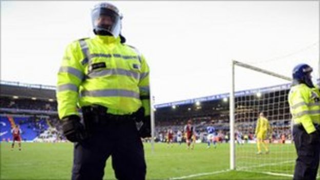 University of Liverpool to help train football police - BBC News