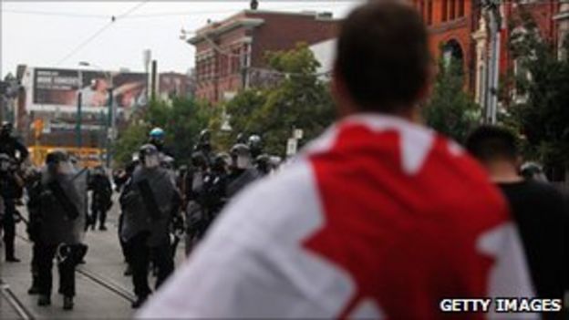 Toronto G20 unrest: Civil rights groups seek inquiry - BBC News