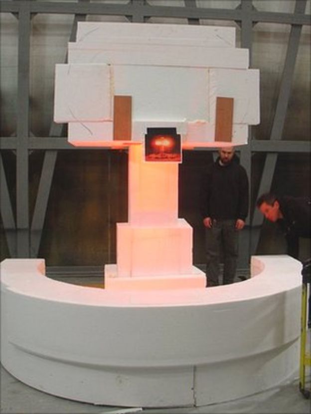 Tech Know: Carving an atomic bomb - BBC News