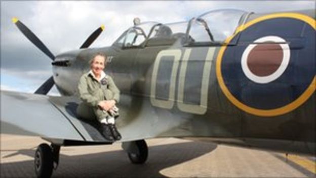 Spitfire flypast for 'world's only' woman pilot - BBC News