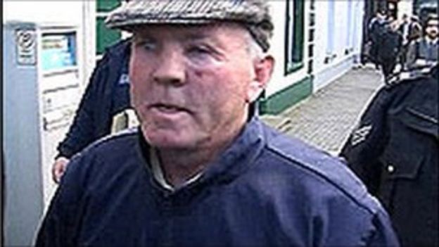 Thomas 'Slab' Murphy lawyers challenge court choice - BBC News