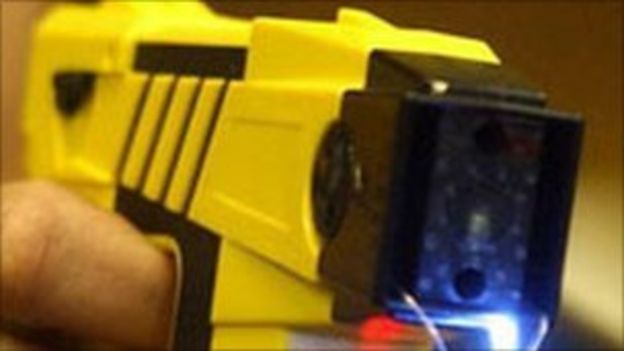 Taser contract criticised by Home Affairs Committee MPs - BBC News