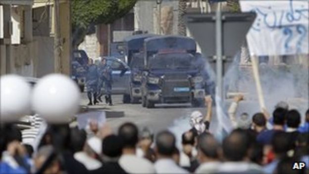 Libya: Protests hit Gaddafi stronghold of Tripoli - BBC News