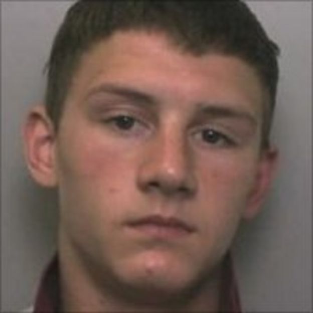 Reward to help catch 'violent criminal' in Lincoln - BBC News