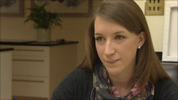 Warwickshire woman launches petition against poppy bans - BBC News