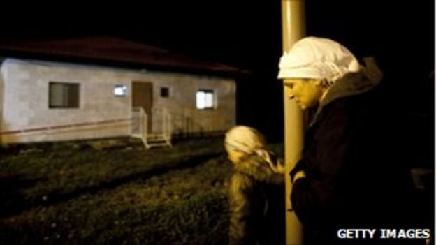 Israel approves new Jewish settler homes in West Bank - BBC News