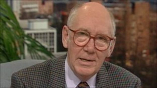 Granada news presenter Bob Greaves dies - BBC News