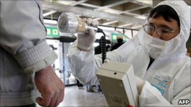 Japan hails the heroic 'Fukushima 50' - BBC News