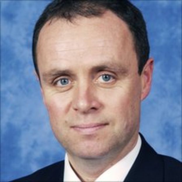 Phone hacking: Met chief Yates challenges claims - BBC News