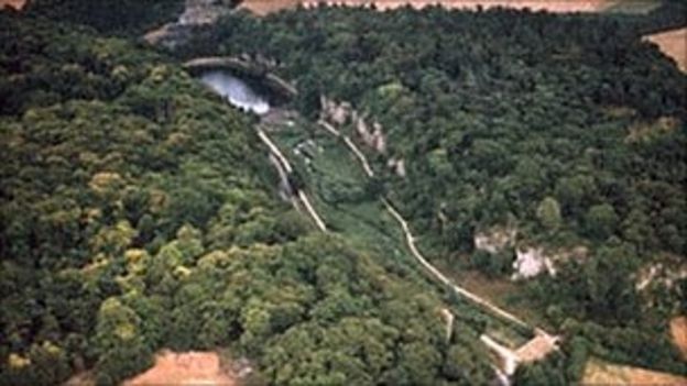 Creswell Crags on world heritage shortlist - BBC News