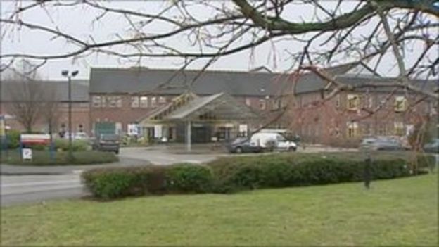 Wards at Wrexham Maelor reopen after norovirus - BBC News