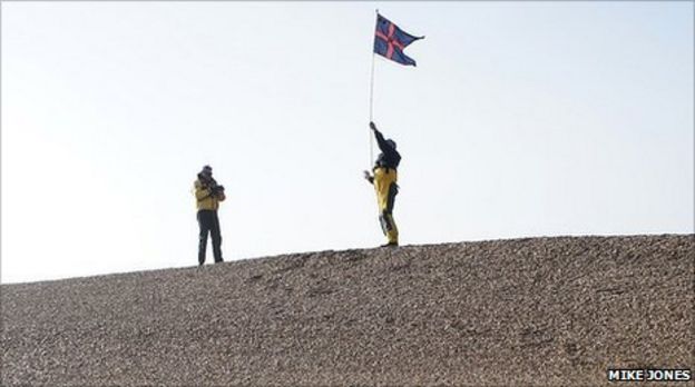 'New Solent island' exposed by low tide - BBC News