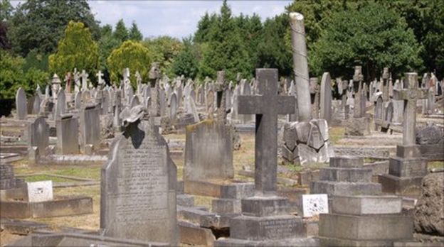 Bourne Town Council plea to 'reuse' old graves in space shortage - BBC News
