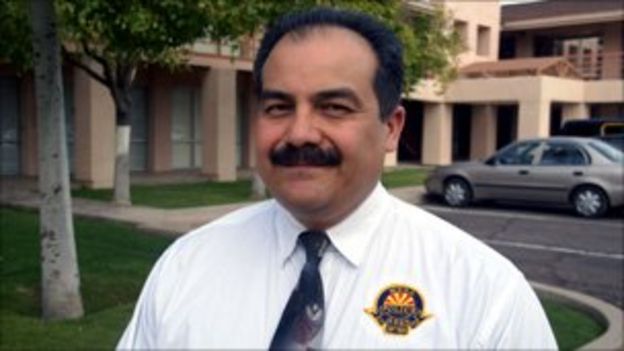 Arizona police force turns to civilian investigators - BBC News