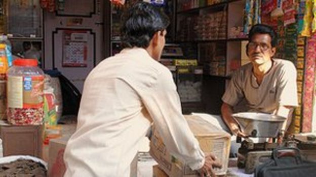 Mobile tech brings big retail brands to rural India - BBC News