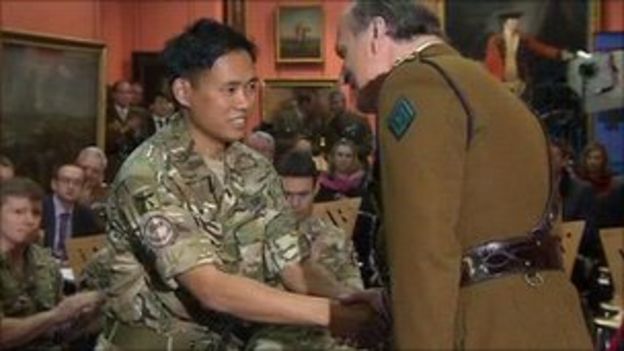 Gurkha who repelled Taliban attack gets bravery medal - BBC News