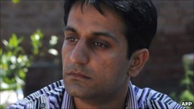 Oldham kidnap boy Sahil Saeed's father backs jail term - BBC News