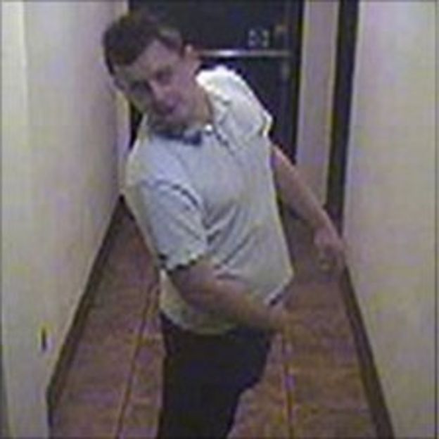 Nottingham bar stabbing CCTV pictures released - BBC News