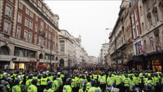 UK Uncut protesters cleared of Fortnum and Mason trespass - BBC News