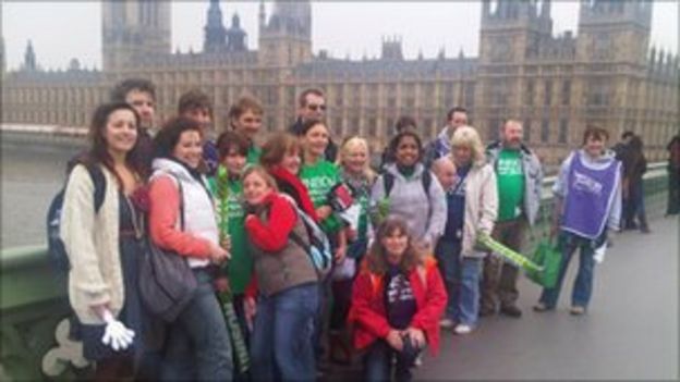'More than 1,000' from Cornwall take part in protest - BBC News