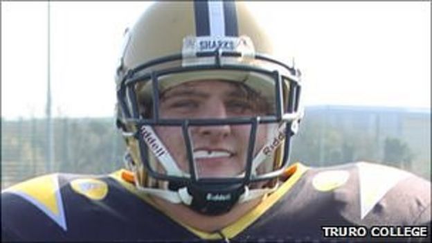 Cornish youngster chases the gridiron dream - BBC News