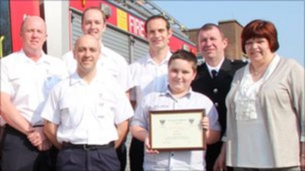 Guisborough boy Jake Goode wins fire 'hero' award - BBC News