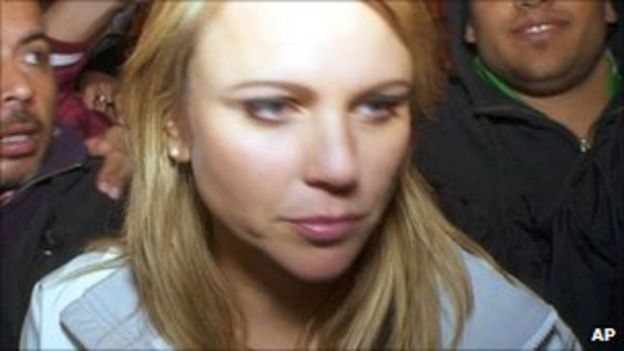 Nir Rosen quits LSE after Lara Logan Twitter comments - BBC News