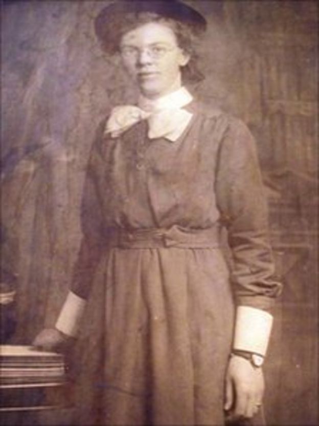 Wartime nursing 'made me grow up quickly' - BBC News