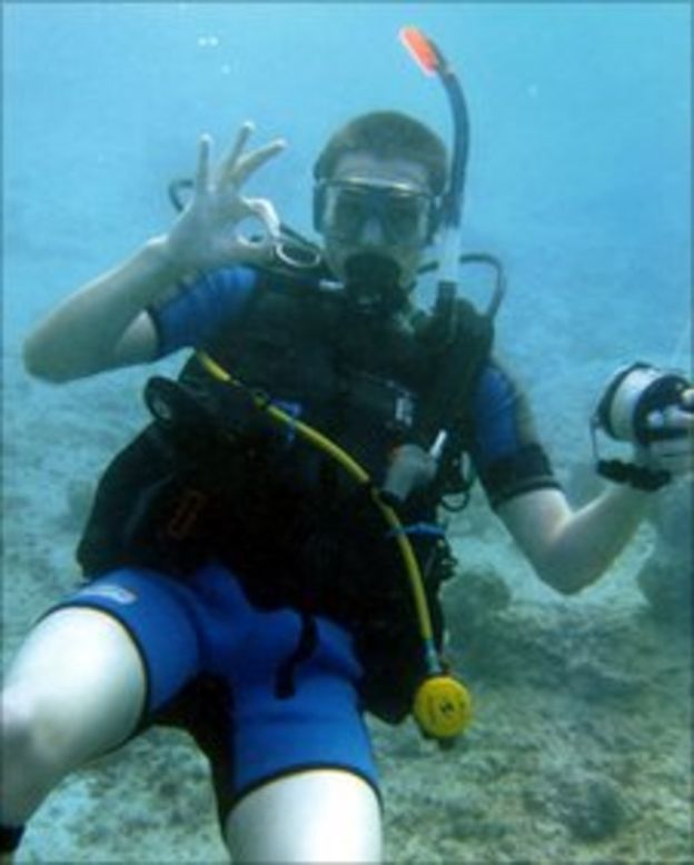 Coroner calls for safety review of gap year adventures - BBC News