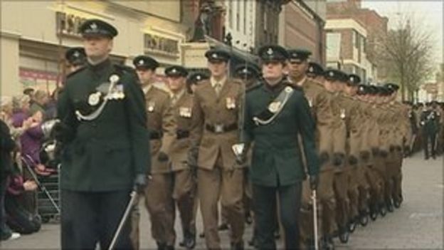 Gloucester regiment is given freedom of city - BBC News