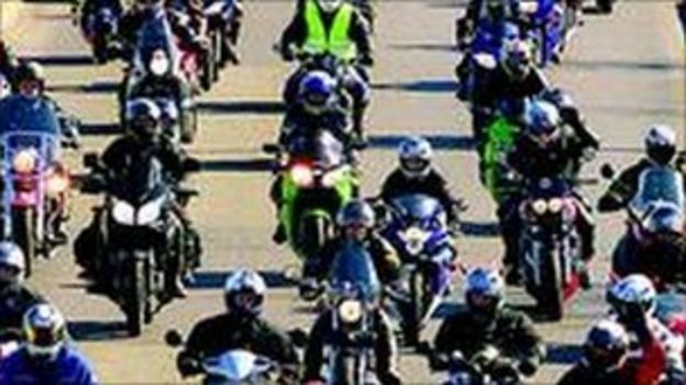 Bikers take to North Yorkshire roads for charity - BBC News