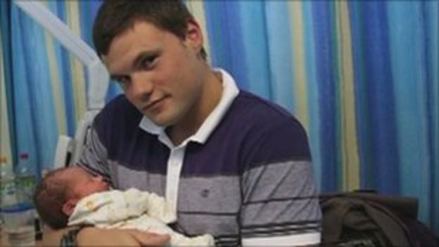 Memorial unveiled in Peacehaven for Pte Daniel Prior - BBC News