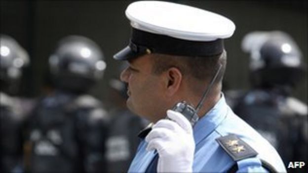 Nepal film stars teach traffic police politeness - BBC News