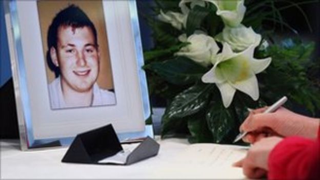 Ronan Kerr books of condolence are opened - BBC News