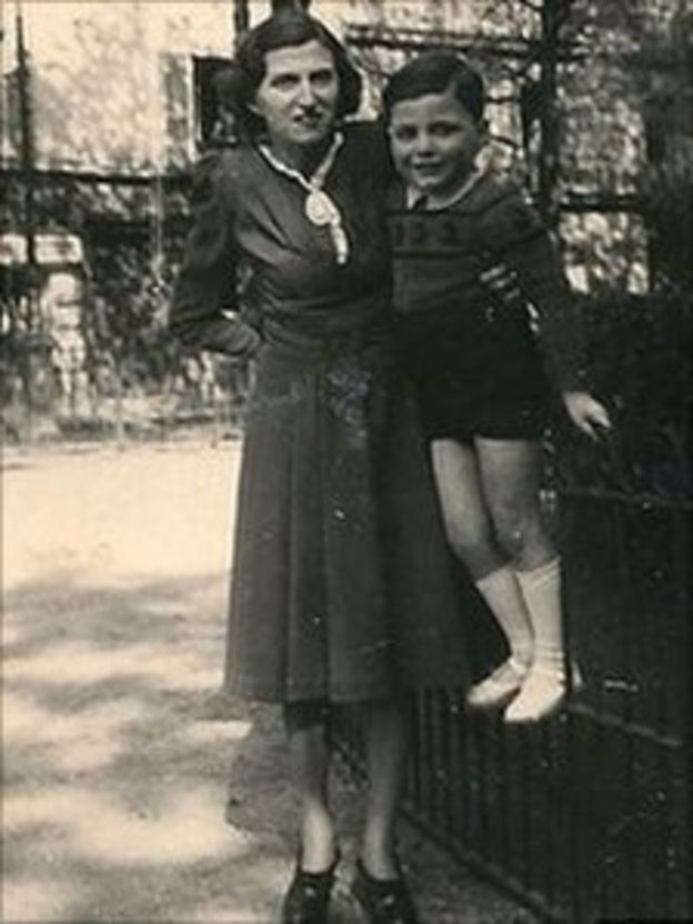 Tracing children of the Holocaust using social media - BBC News