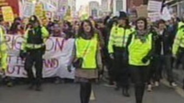 Sussex Police accused of violence at fees protests - BBC News