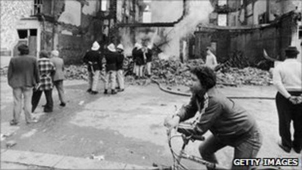 Brixton riots 30 years on: What has changed? - BBC News
