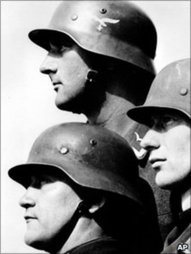 3D World War II footage to be shown on TV - BBC News