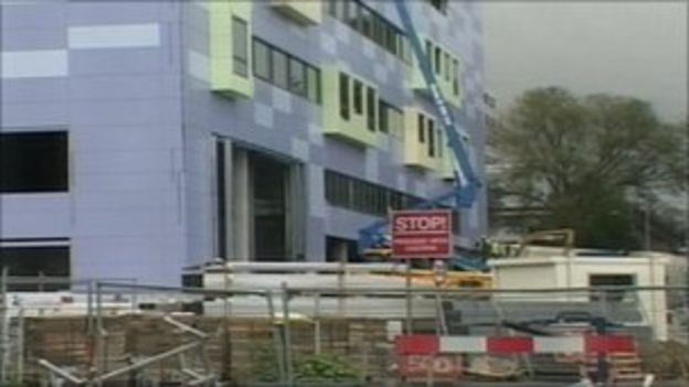 Ex-MP Evan Harris criticises NHS 'tax havens' - BBC News