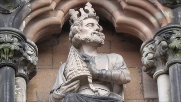 Staffordshire Hoard: 'Anglo-Saxons made gold appear more golden' - BBC News