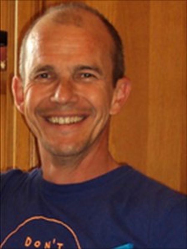 Balloons released on missing Bristol man's birthday - BBC News