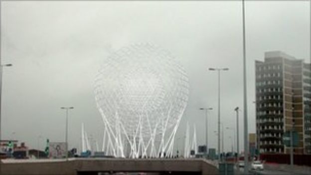 Delayed RISE sculpture on Broadway roundabout under way - BBC News