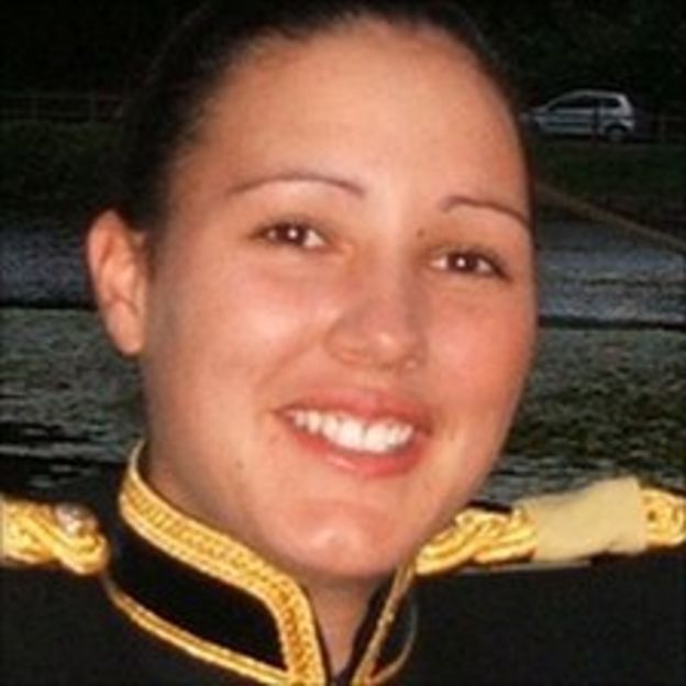 Female UK soldier dies in hospital after Afghan blast - BBC News