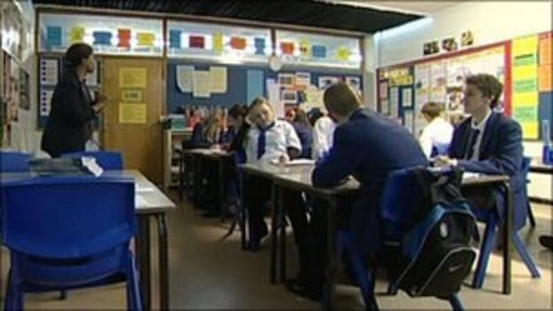 Teachers' union: Support staff taking too many lessons - BBC News