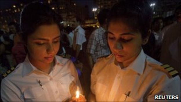 Indian PM urged to intervene in Air India strike - BBC News