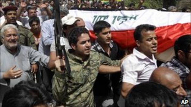 Iraqi al-Qaeda leader 'among 15 dead in jail mutiny' - BBC News