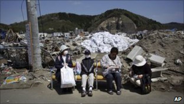 Japan: After the earthquake and tsunami, back to school - BBC News