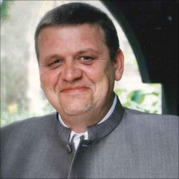 Swindon appeal in Linconshire Police golf fraud probe - BBC News